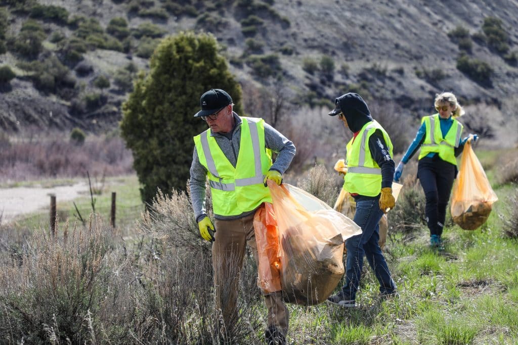 Hitting the roads: Hundreds of volunteers take to Eagle County highways ...